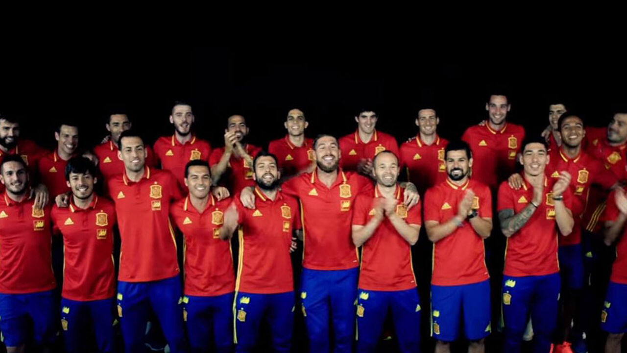 Sergio Ramos: eerst voetballer, gisteren kapper en nu ook zanger | sporza