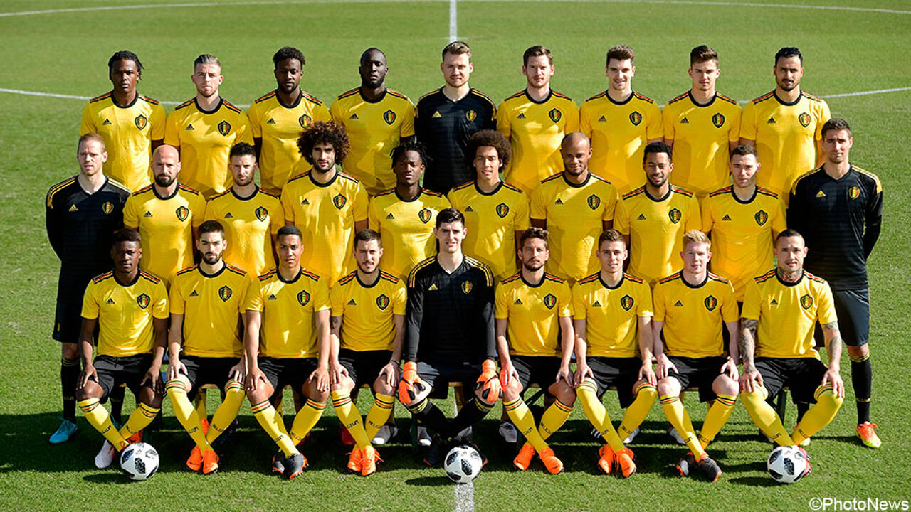 Rode Duivels poseren in geel truitje (met en zonder zonnebril) | sporza