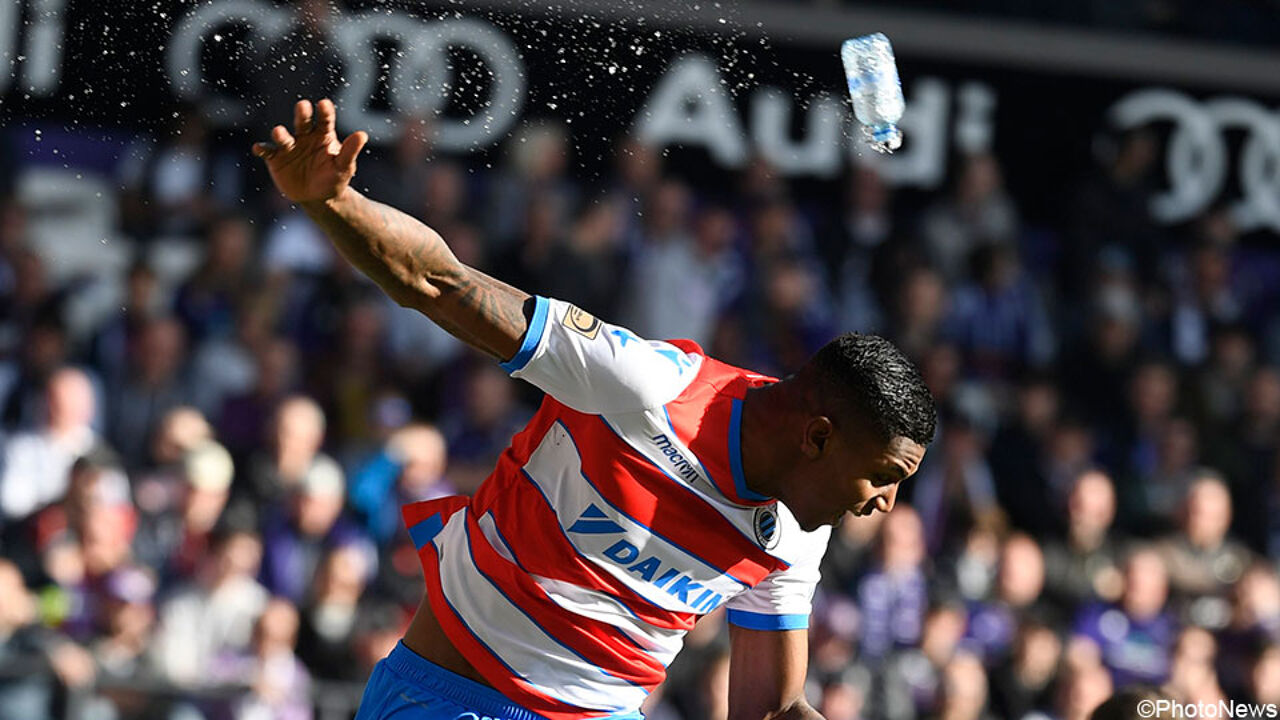 Invallen en na 20' er weer uit, Pfaff keurt doelgebied goed en flesje ...