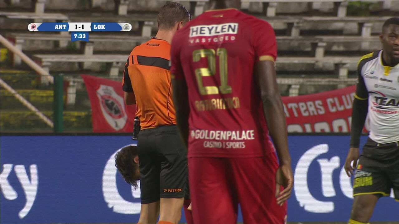 Saïd (Lokeren) ontsnapt aan rood na vreselijke tackle | sporza