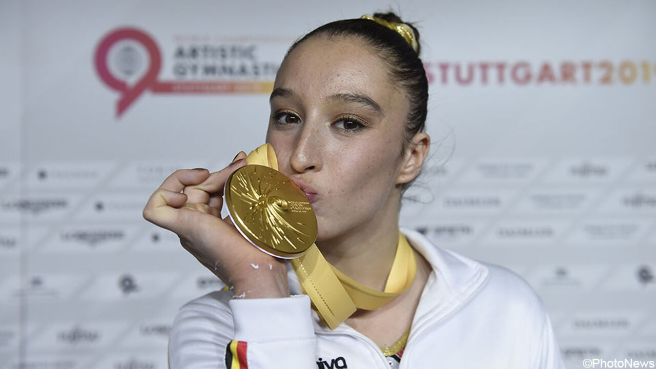 GOUD! Nina Derwael is weer de WK-koningin van de brug met ongelijke ...
