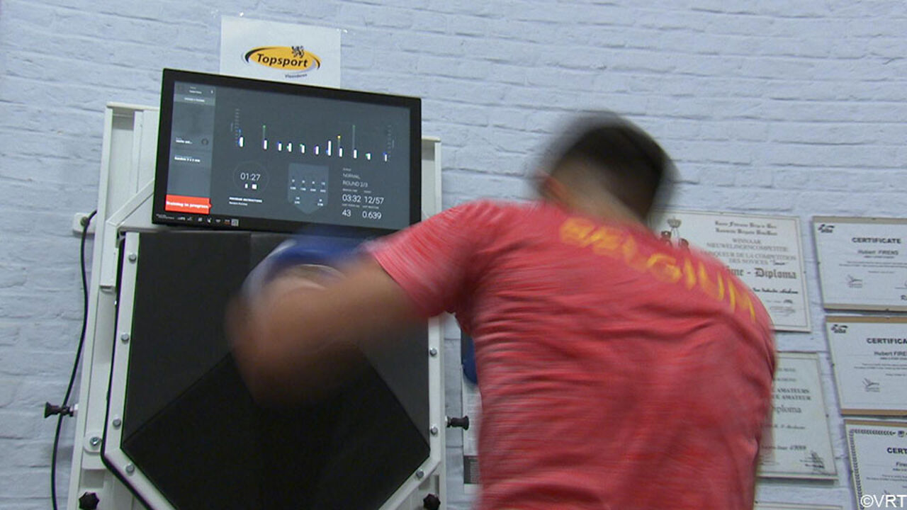 Revolutionaire boksrobot houdt boksers scherp tijdens coronacrisis | sporza