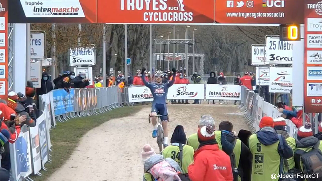 Dubbel feest voor de Van der Poels: David pakt broodnodige zege in ...