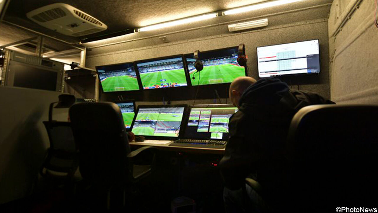 VAR-klucht in Genk: busje arriveert te laat door fout in de planning ...