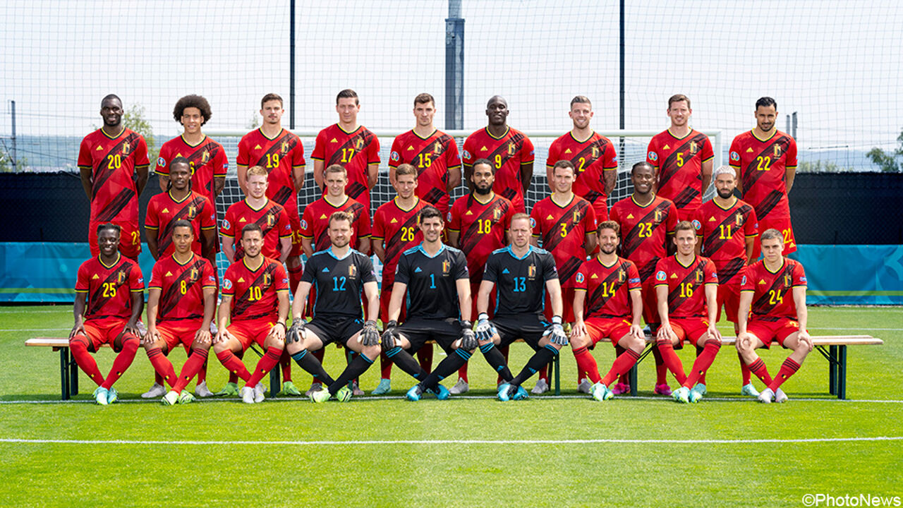 FOTO: Rode Duivels zijn op hun paasbest voor EK-ploegfoto | sporza