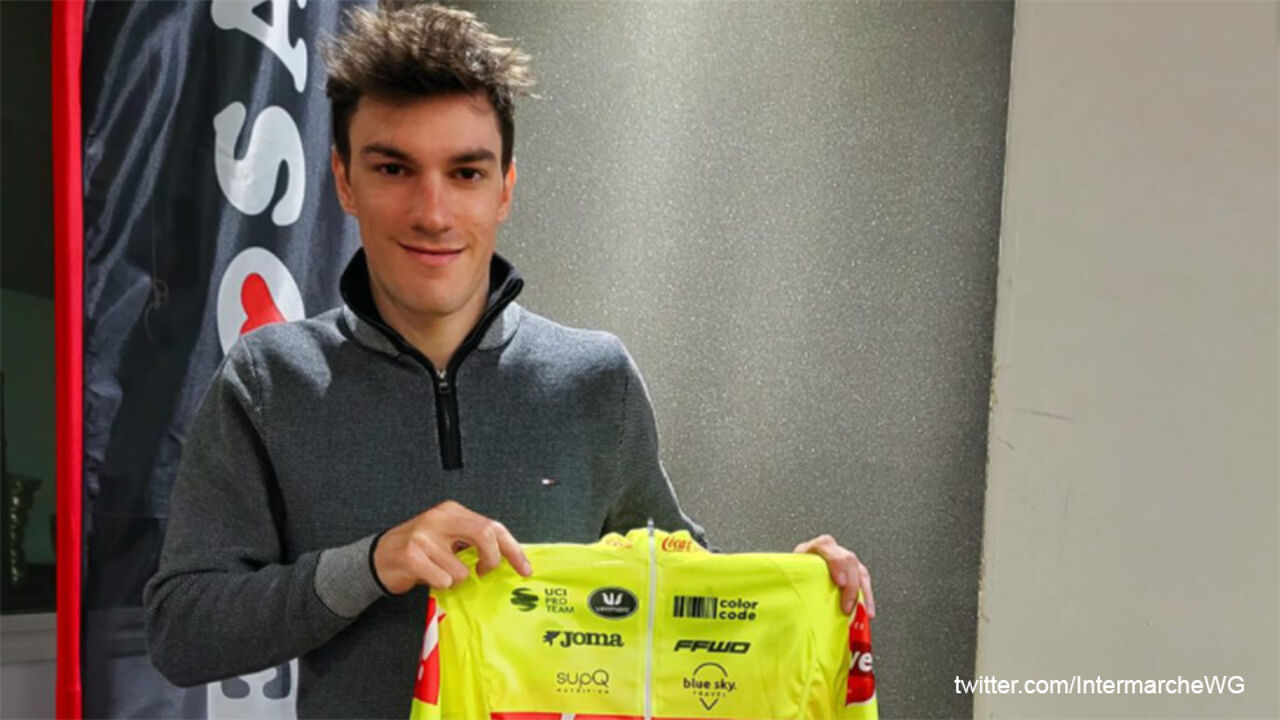 Attilio Viviani - broer van- draagt tot einde seizoen truitje van ...