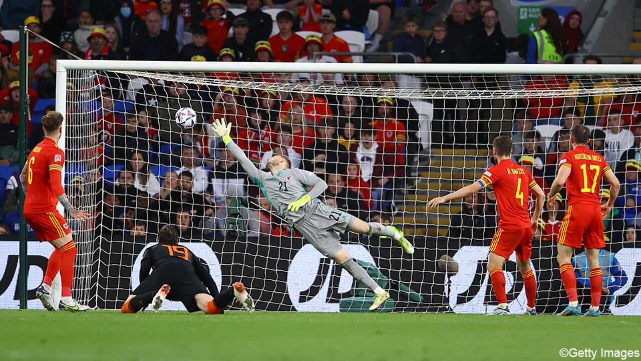 BEKIJK: "B-team" van Nederland overtuigt niet in Wales, maar wint wel dankzij late goal van ...
