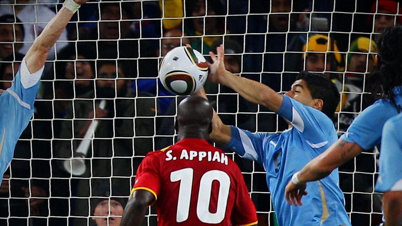 De "save" van Suarez nog niet verteerd: neemt Ghana 12 jaar later ...