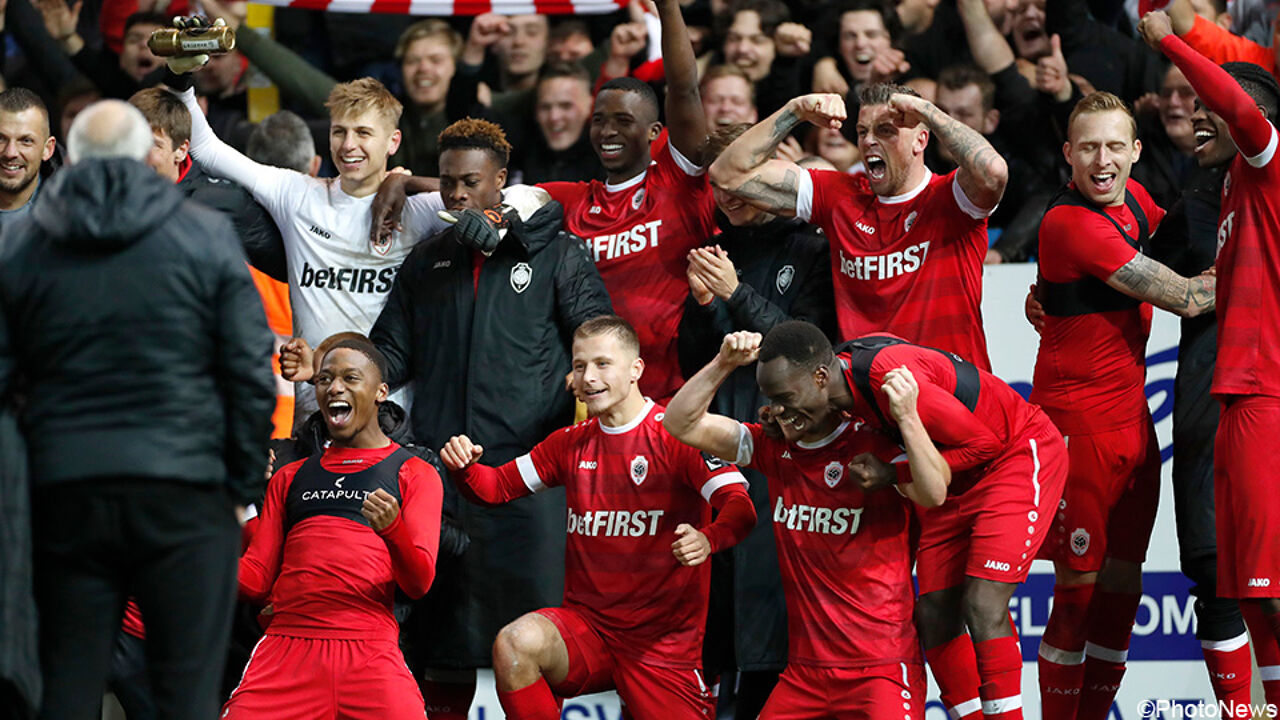 BEKIJK: Antwerp komt met schrik vrij tegen SK Beveren na vroege rode ...