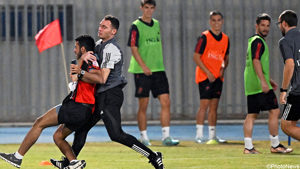 Hij kan het nog altijd! Thomas Vermaelen schakelt veldbestormer uit met ...