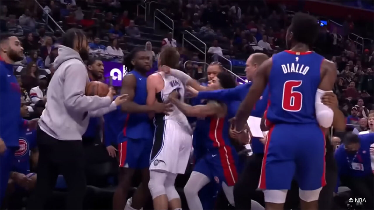 BEKIJK: Elf NBA-spelers geschorst na gevecht in Detroit-Orlando, Hayes ...