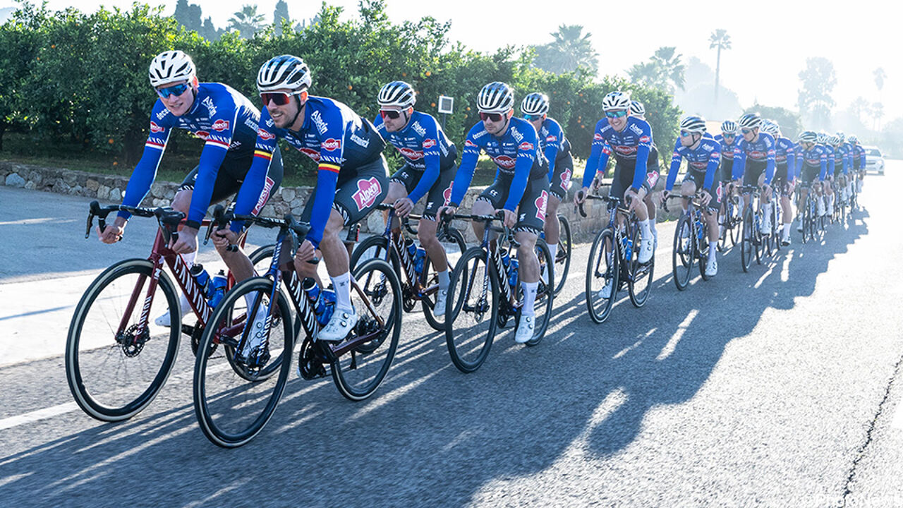 Alpecin-Deceuninck over WT-keuken: "Zitten met ons budget in derde kwart van de teams" | sporza