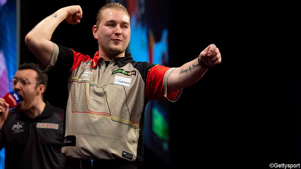 Dimitri Van den Bergh negeert onsportief publiek op weg naar finale ...