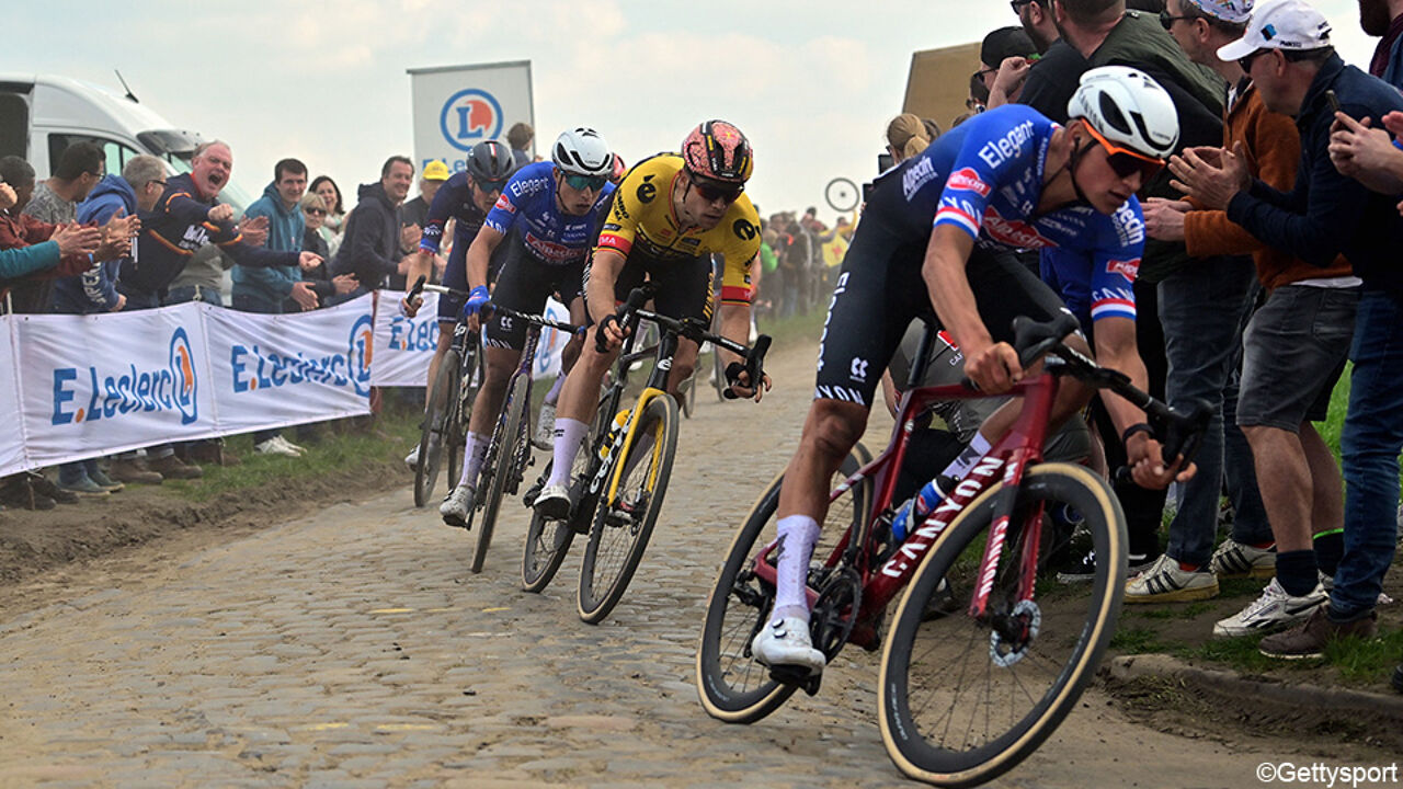 Ook in Parijs-Roubaix sneuvelt het snelheidsrecord: "Wat een ...