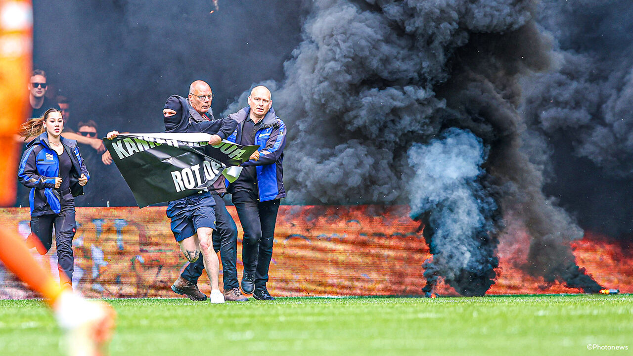 Groningen - Ajax na amper 9 minuten gestaakt, dinsdag hervatting zonder fans | sporza