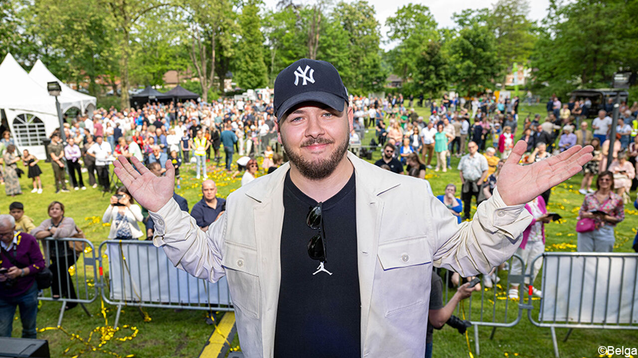 Luca Brecel viert voor het eerst wereldtitel op huldiging: "Heb het ...