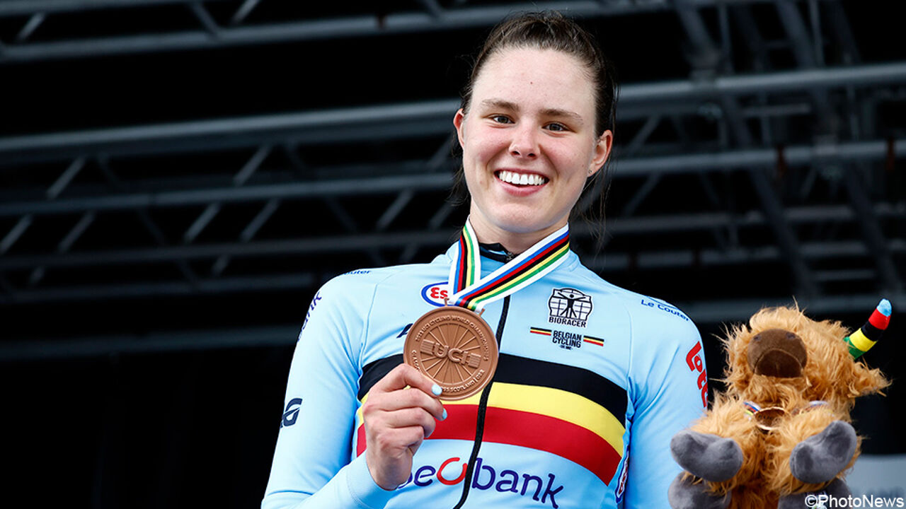 Julie De Wilde pakt brons in WK-tijdrit bij de beloften: "Wil me hier meer op toeleggen" | sporza
