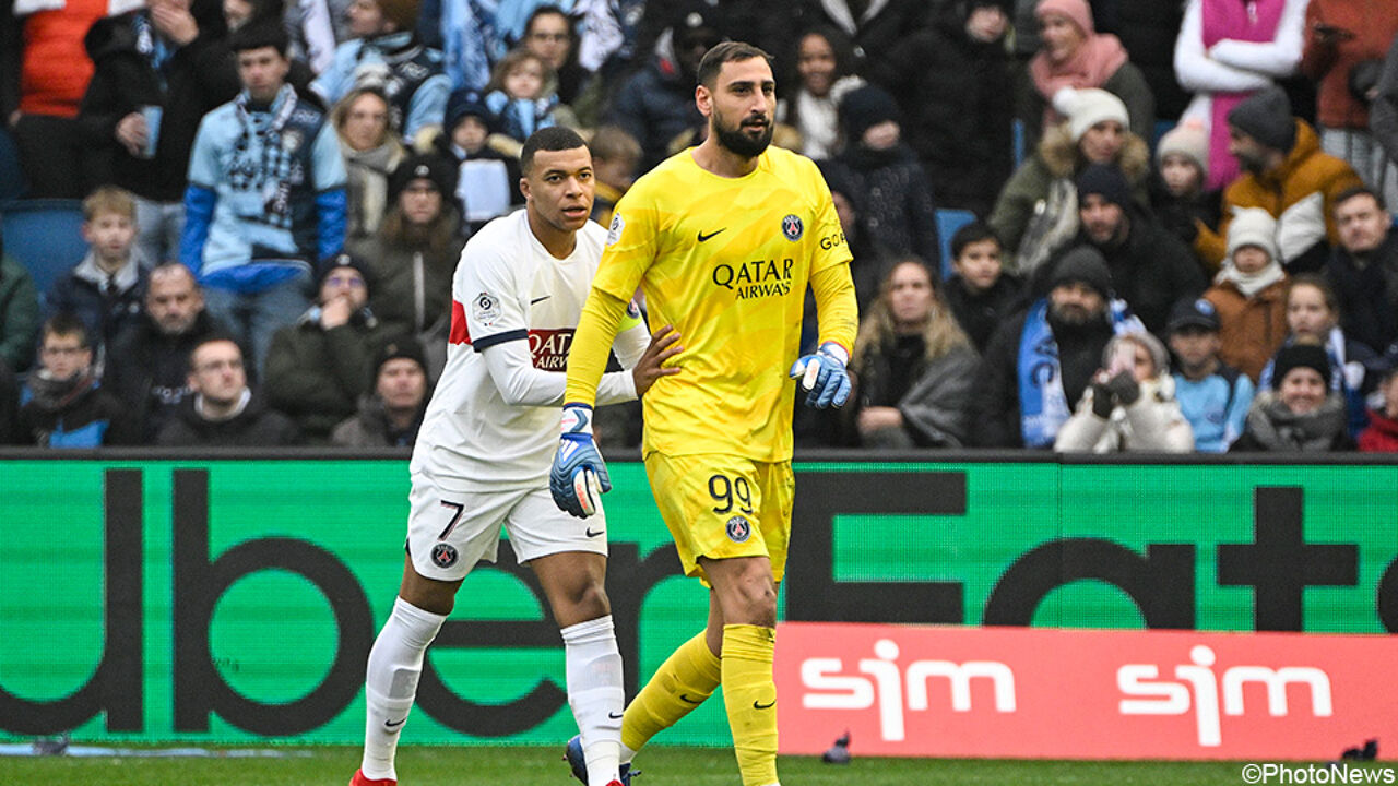 BEKIJK: PSG-doelman Donnarumma vliegt snel van het veld na een ...