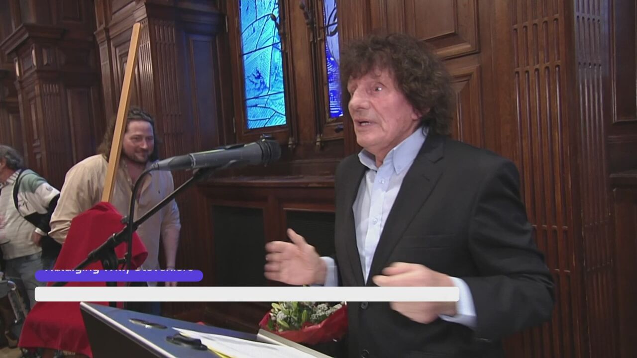 Basketballegende Willy Steveniers krijgt huldiging in Antwerps stadhuis ...