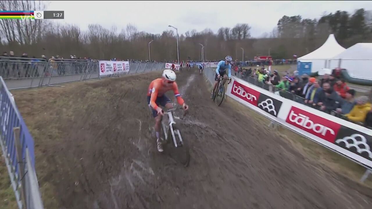 Mathieu van der Poel maakt favorietenrol al snel waar op WK veldrijden ... Mathieu van der Poel maakt favorietenrol al snel waar op WK veldrijden ...