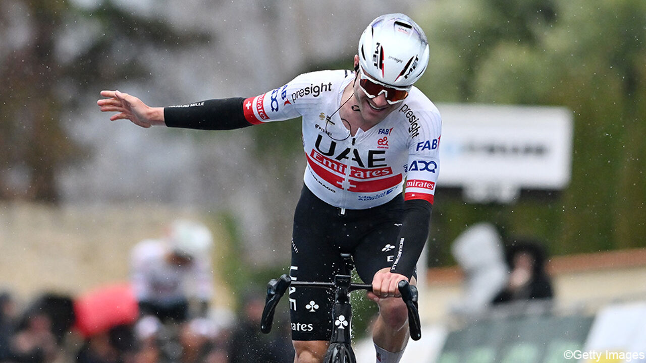 Marc Hirschi is heer en meester in Drôme Classic, ook Maxim Van Gils ...