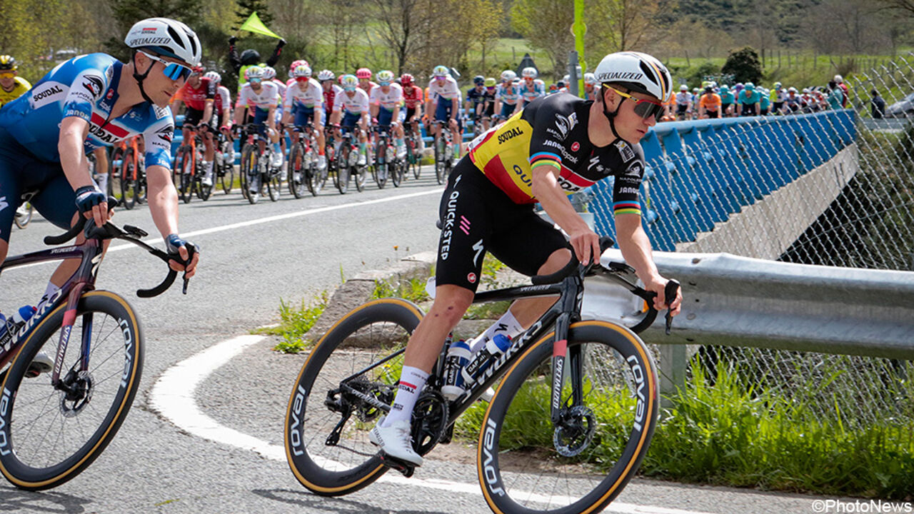 Eerste stap in zijn revalidatie: Remco Evenepoel is geopereerd aan zijn ...