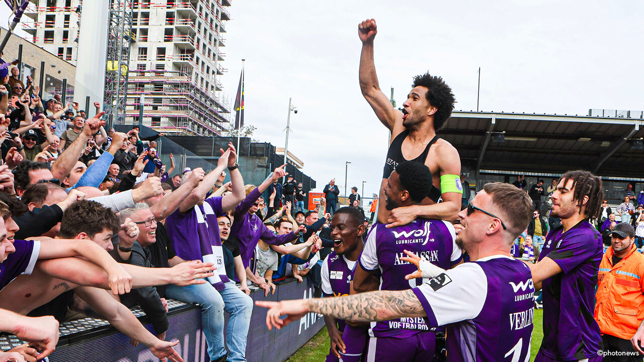 Superfan Gilles De Coster schetst mirakelpromotie van Beerschot: "Het ...