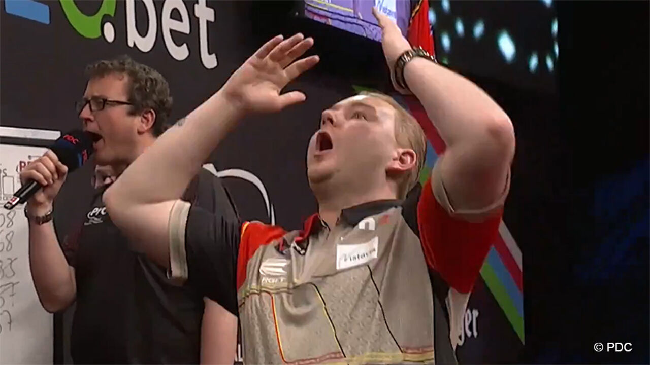 BEKIJK - Dimitri Van den Bergh wint thriller tegen Clemens met ...