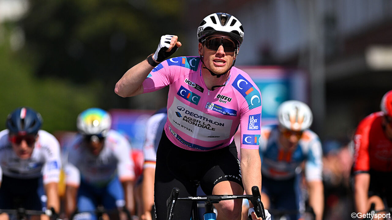 Klavertje vier is compleet! Sam Bennett wint nu ook slotetappe in ...