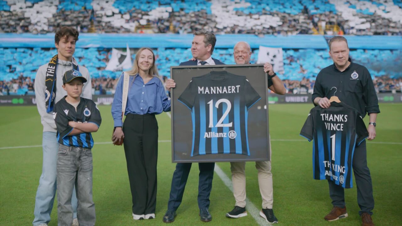 Mooi! Vincent Mannaert krijgt indrukwekkend eerbetoon voor de aftrap ...