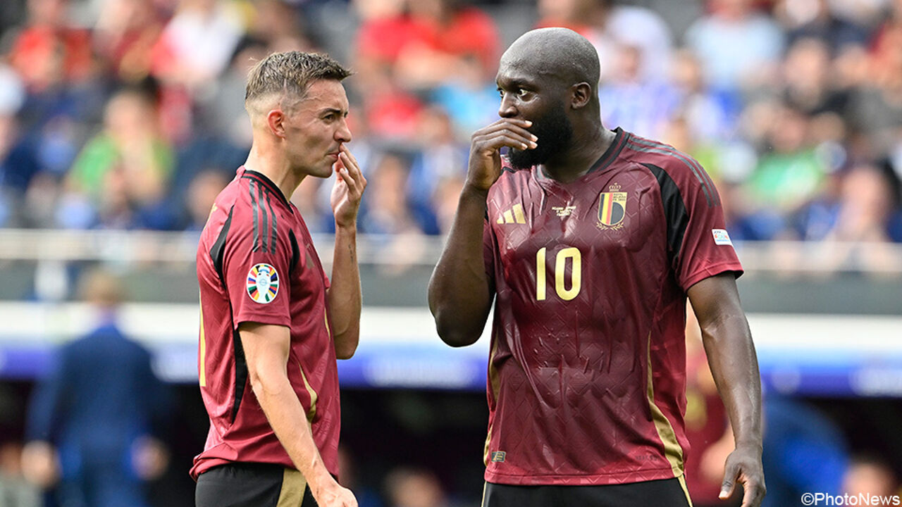 "Ze lijken natter dan die van Aston Villa": klevende shirts vallen op ...