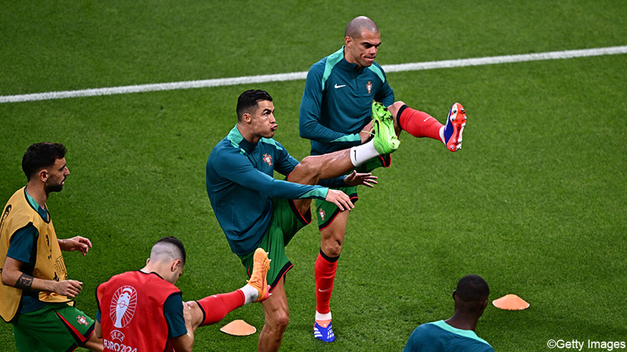 Na de jongste speler, nu de oudste: Pepe (41) snoept record af van ...