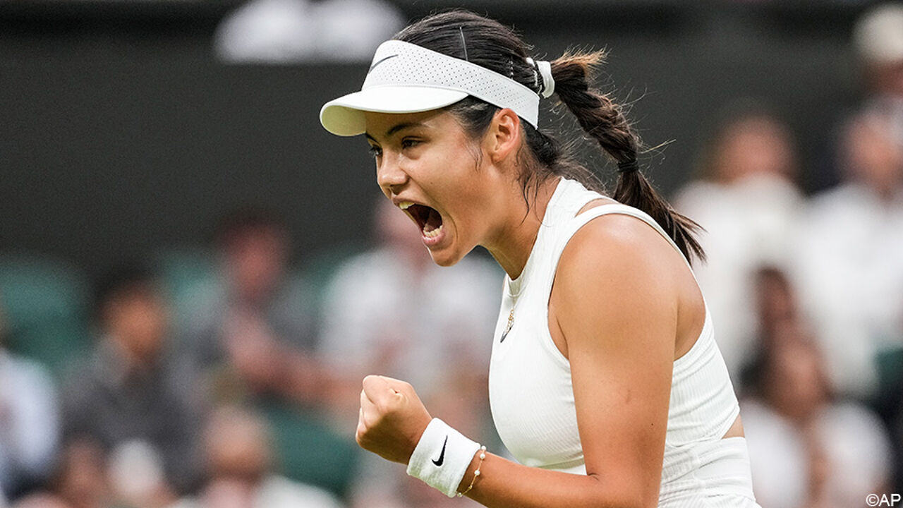 Emma Raducanu stoomt door naar 1/8e finales, tot jolijt van Britse fans ...