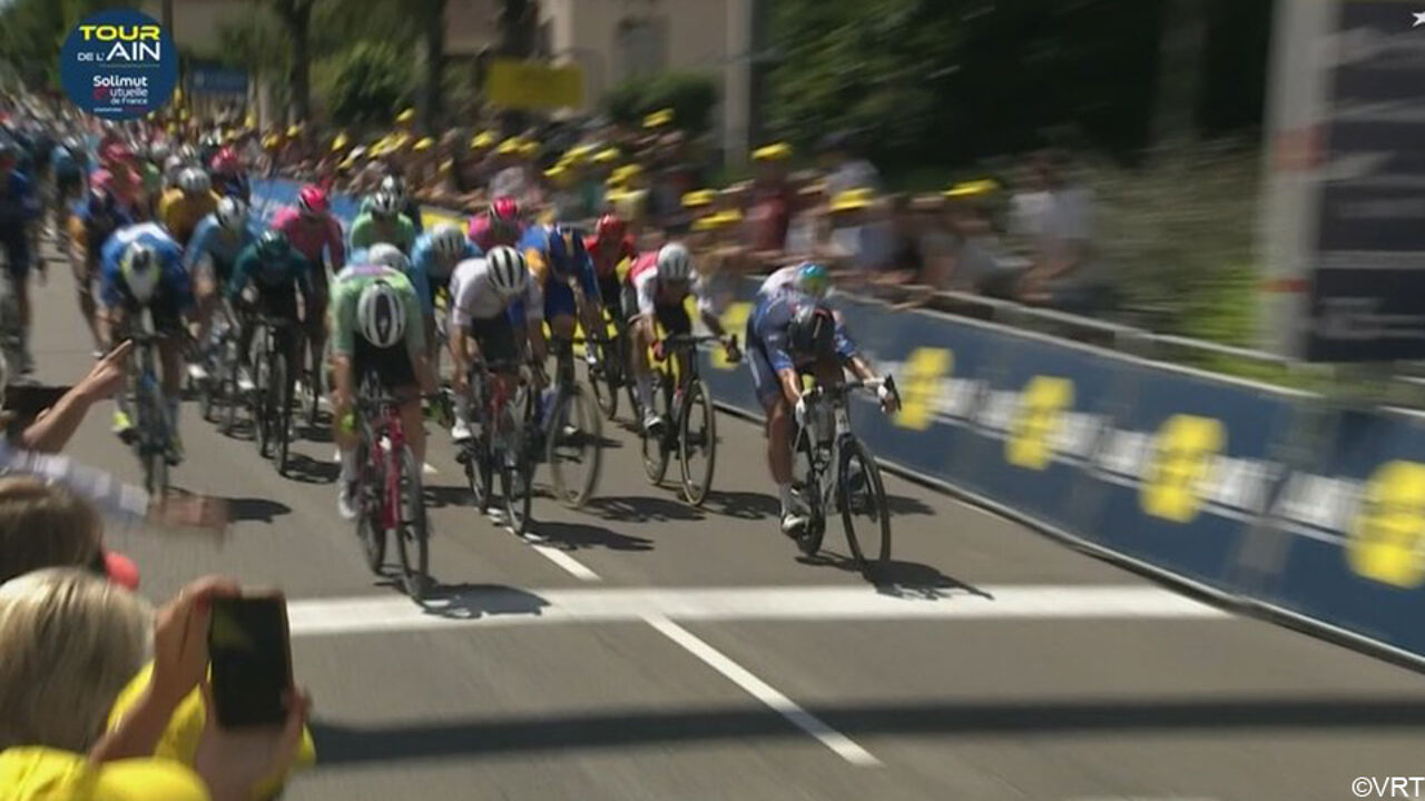 Moedige vluchter Fergus Browning houdt 5 centimeter over op sprintend ...