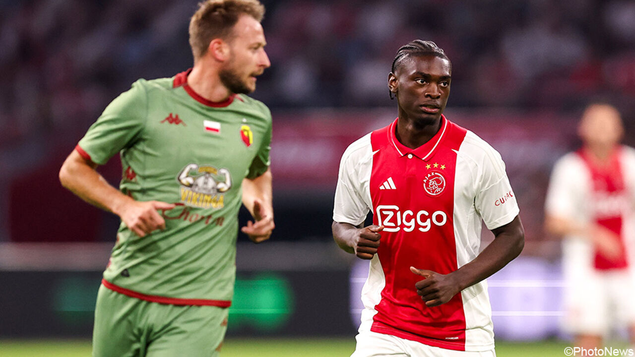 16-jarig Belgisch talent Jorthy Mokio wordt op een na jongste Ajax ...