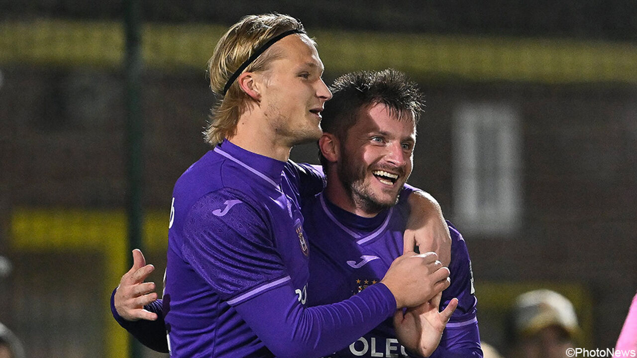 Invaller Dolberg schiet een Anderlecht zonder veel franje met hattrick ...