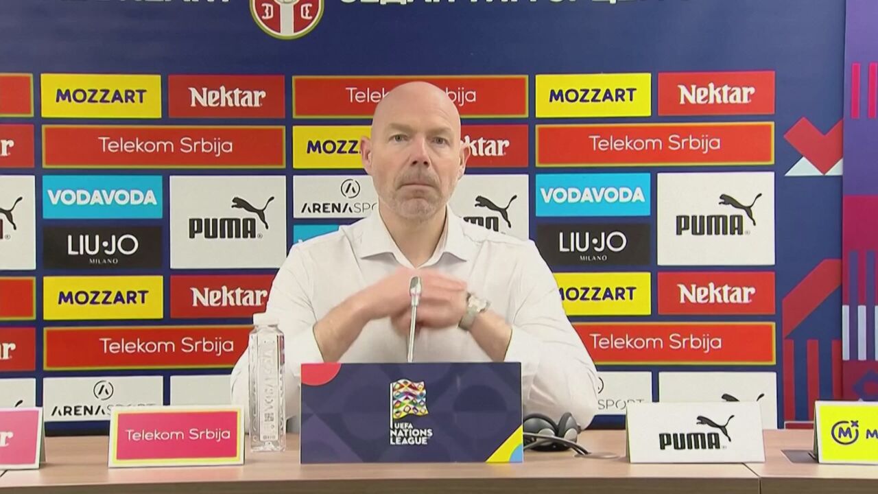 VIDEO - Dat was kort! Deense bondscoach Riemer krijgt geen vragen, en ...