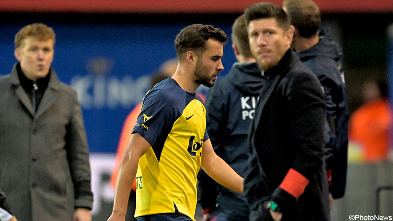 Baaldag voor Vanhoutte: Geeft penalty weg in 1ste helft en krijgt rode ...
