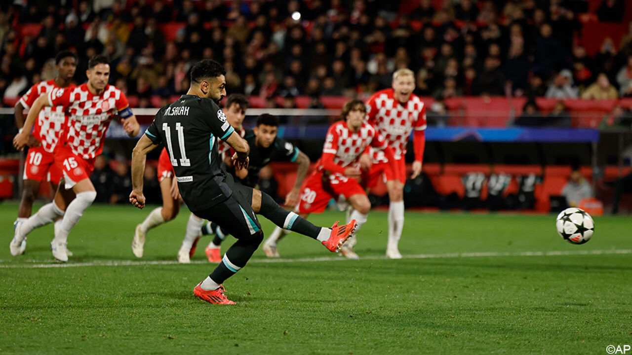 Wie anders? Salah zet ongeslagen reeks van Liverpool vanaf de stip ...