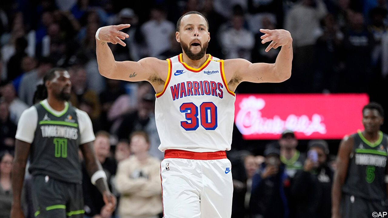 Vintage Stephen Curry, hij is zo zeker van zijn driepunter dat hij al ...