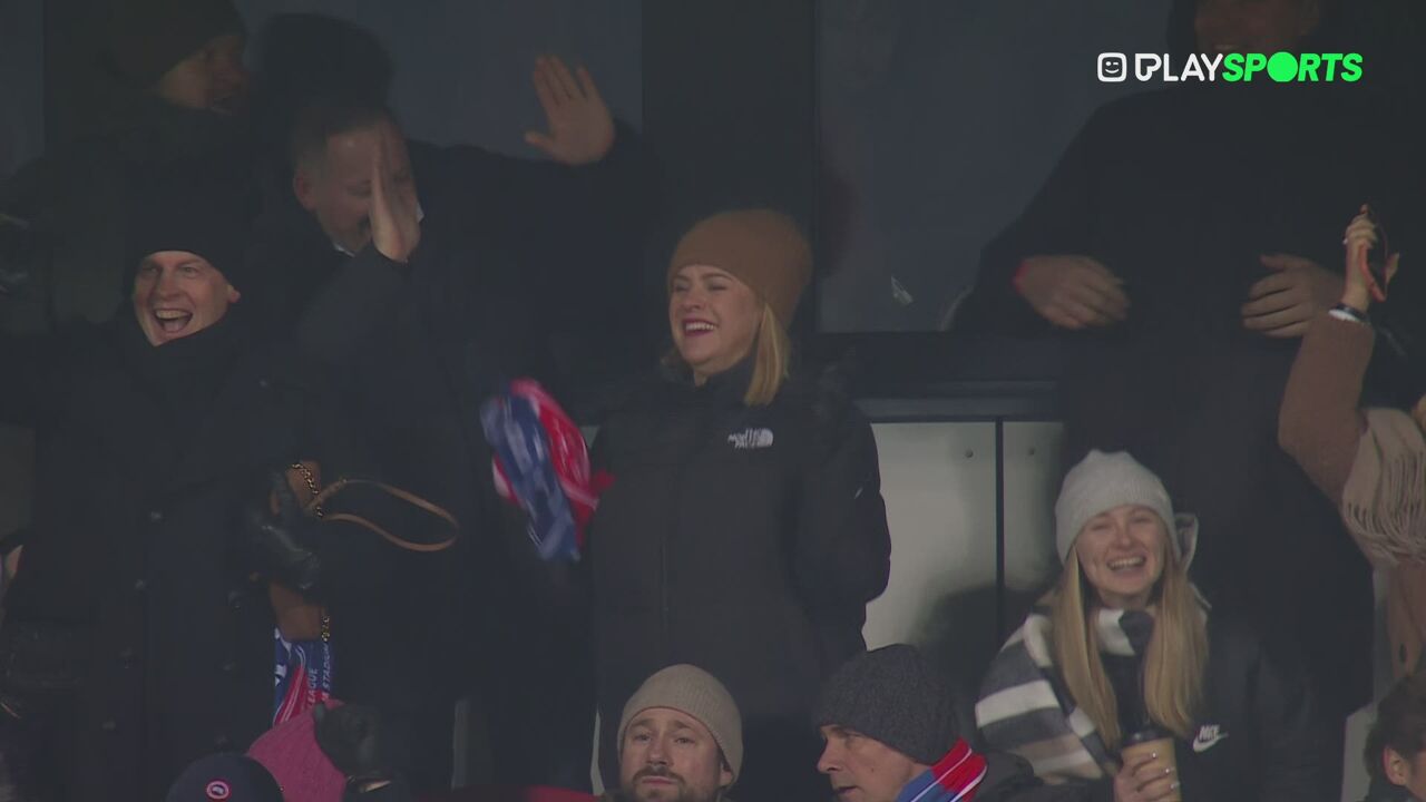 VIDEO - Winning goal van Riga tegen Ajax leidt in de tribunes tot ...