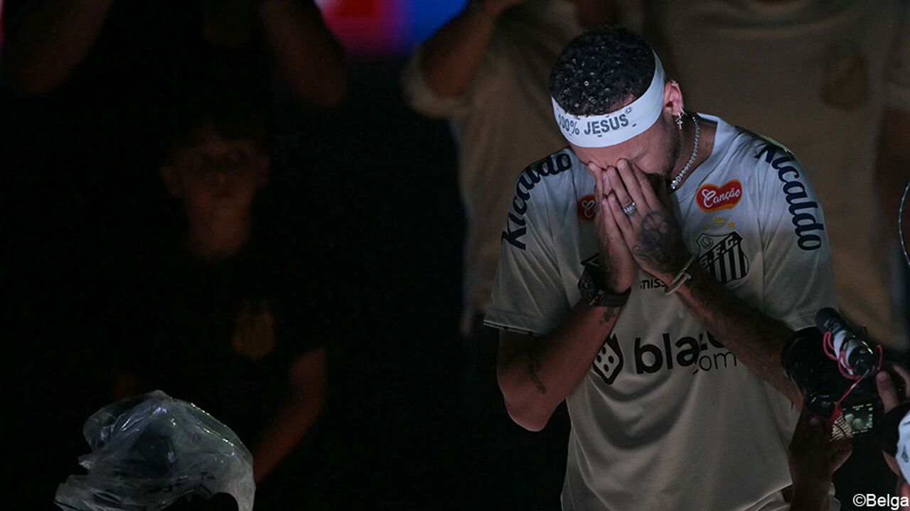"De prins is terug": Neymar overmand door emoties bij feestelijke terugkeer in Santos | sporza