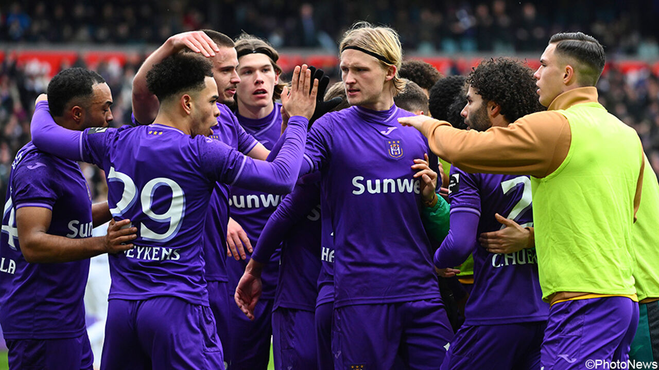 Dankzij dubbeltje Dolberg: Anderlecht dompelt Antwerp tweede keer in ...
