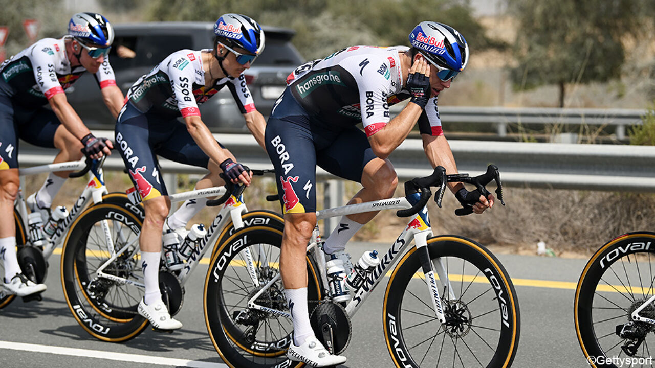 Danny van Poppel krijgt al zijn tweede gele kaart van het seizoen, maar ...