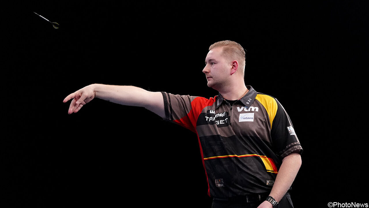 Dimitri Van den Bergh zal titel op UK Open niet verlengen: hij sneuvelt ...