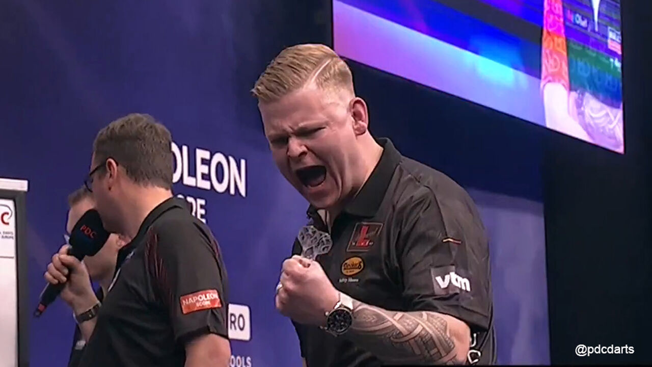 Knappe stunt! Mike De Decker schakelt voor eigen publiek ex ...