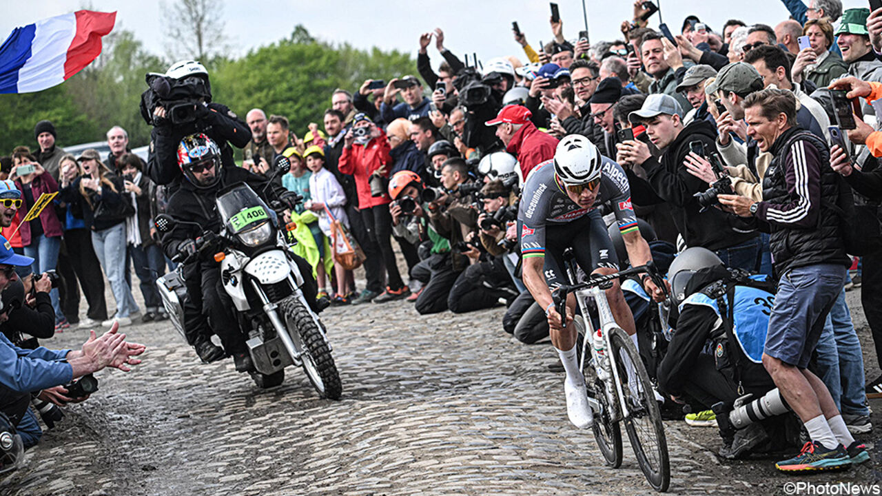 VIDEO - De 7 machtige fases waarin Mathieu van der Poel deze Parijs ...