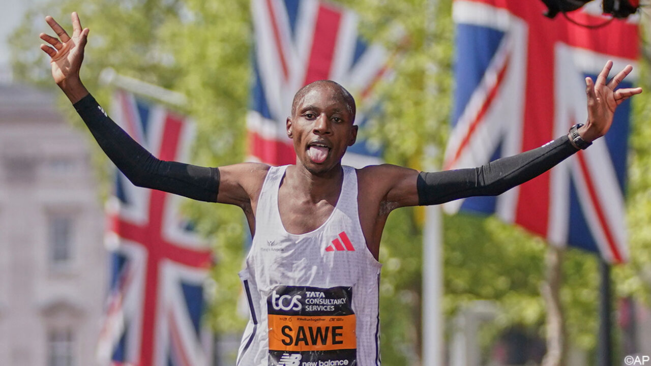 Keniaan Sabastian Sawe wint marathon van Londen, Tigst Assefa grijpt ...