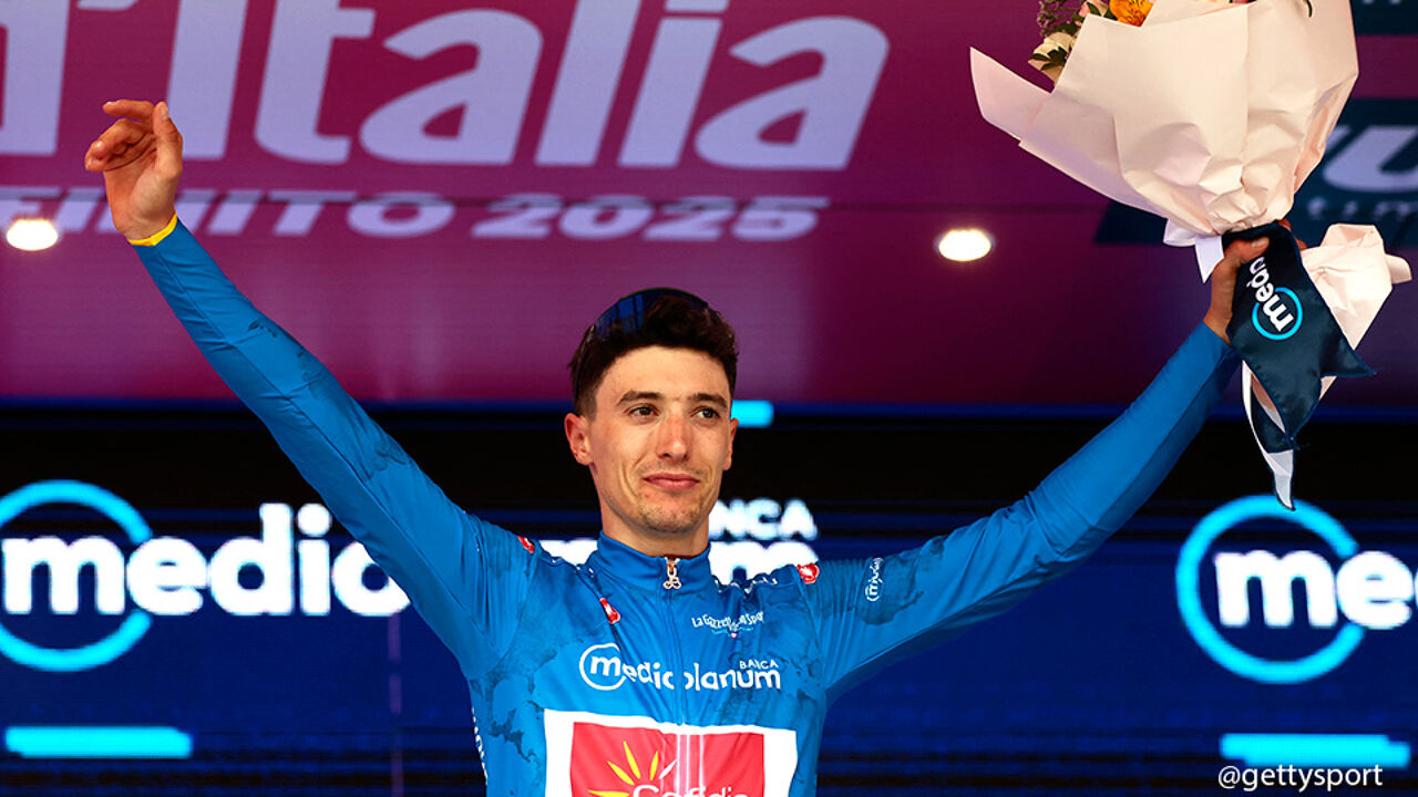 De klassementen na de 1e rit in de Giro: Thymen Arensman en Derek Gee ...