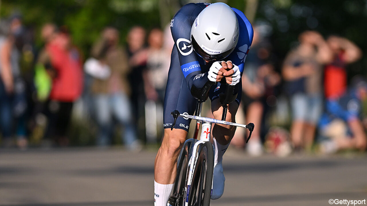 Thibaud Gruel steekt met proloog Boucles de la Mayenne eerste profzege op zak | sporza